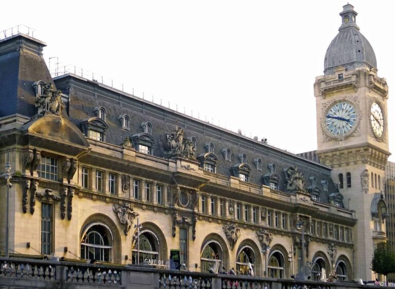 Spectacular Train Station Architecture Around The World | The Design ...