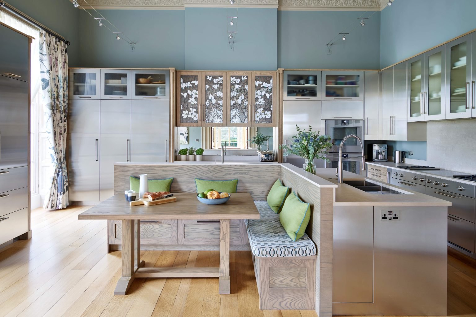 The Rising Popularity Of Kitchen Steel Benches | The Design Gesture